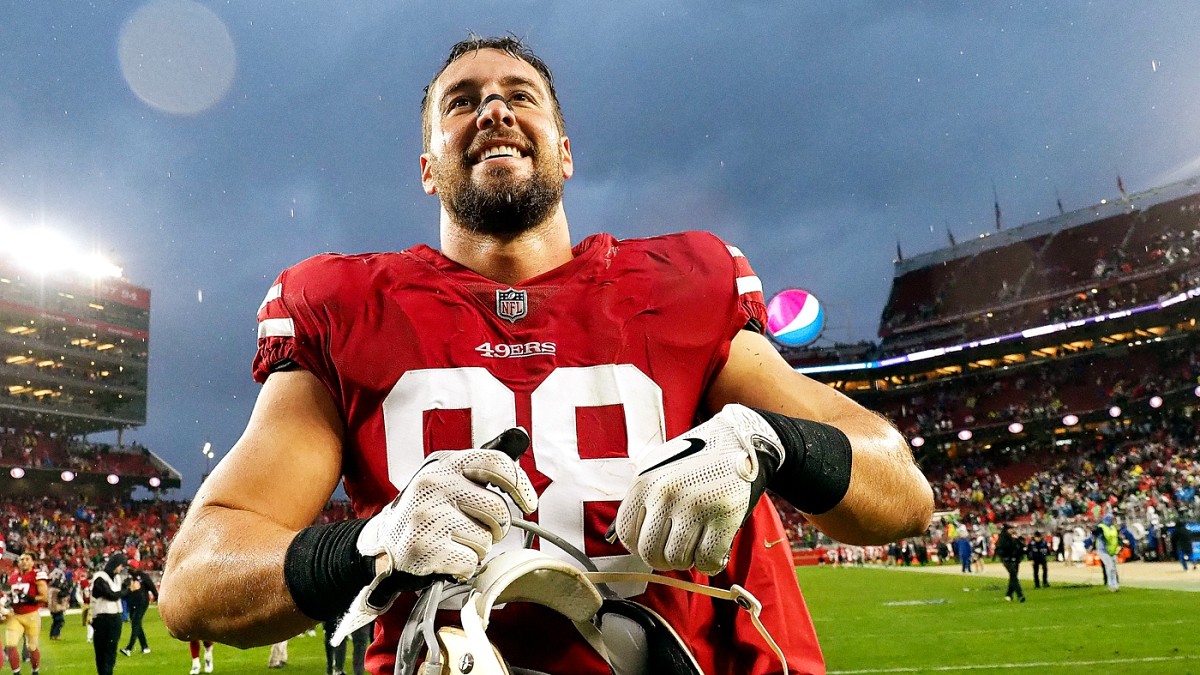 49ers place TE Garrett Celek on injured reserve, activate Daniel Helm ...